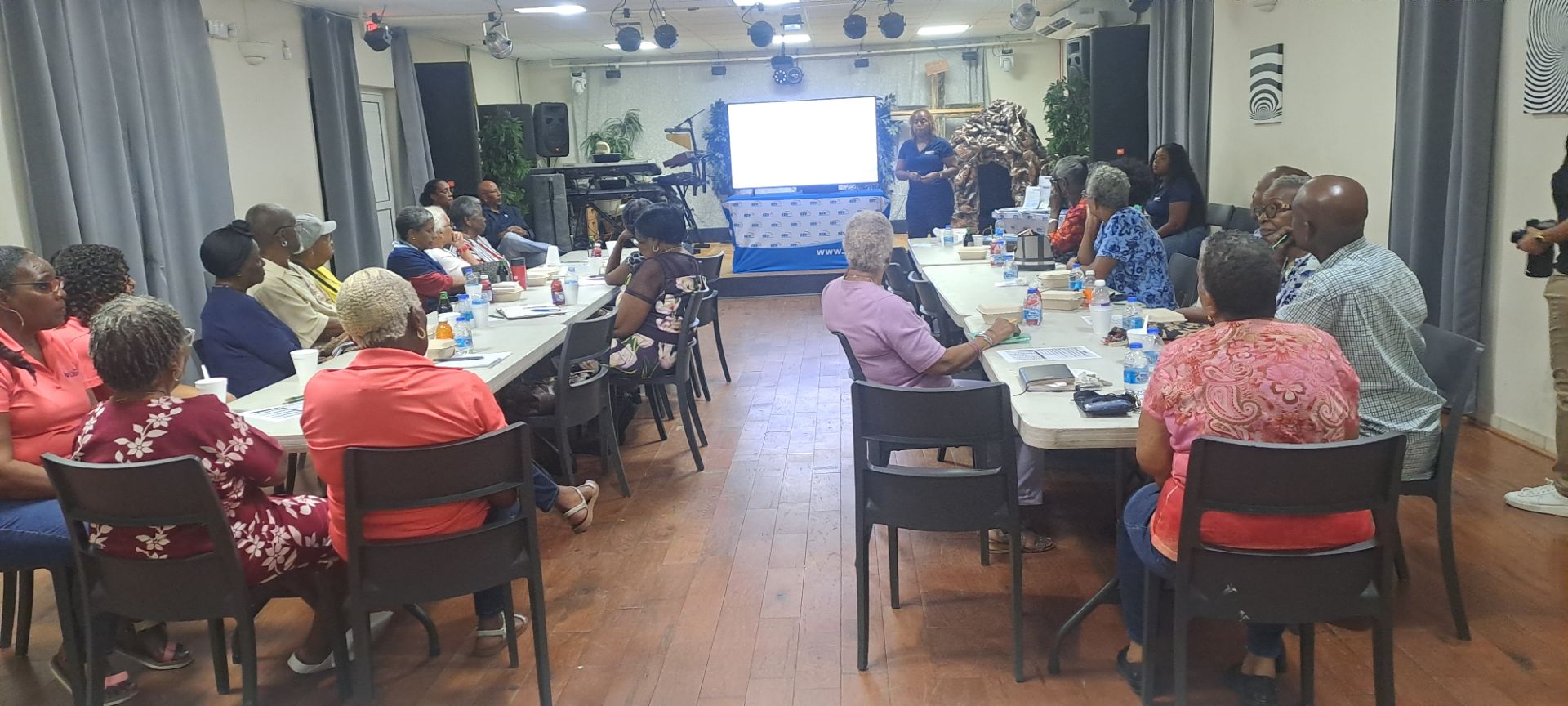 Empowering seniors: Sint Maarten Library and SZV Host Vital Pension ...